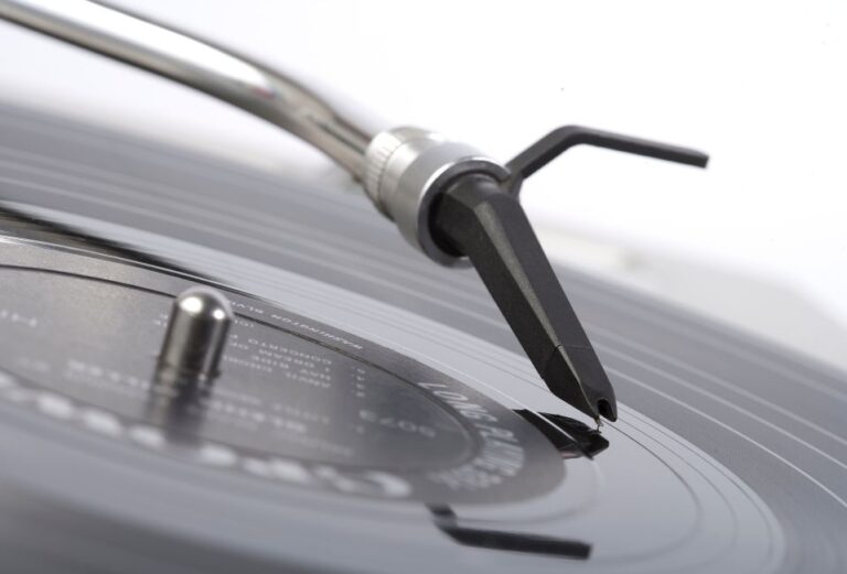 How To Clean A Record Needle: Easy Ways To Clean Stylus - Audio Unity Group